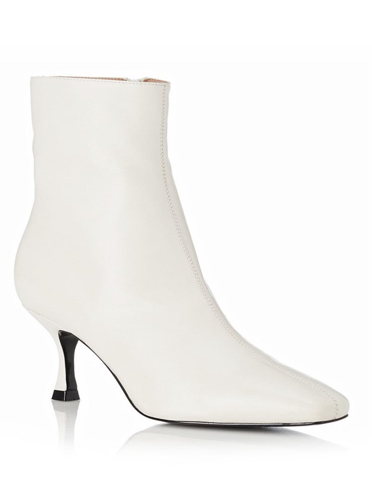 Alias Mae London Boot in Bone Leather – Coco & Lola
