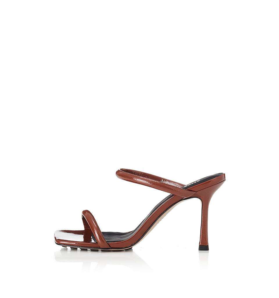 Alias Mae Lee Heel in Tan Crinkle Patent – Coco & Lola